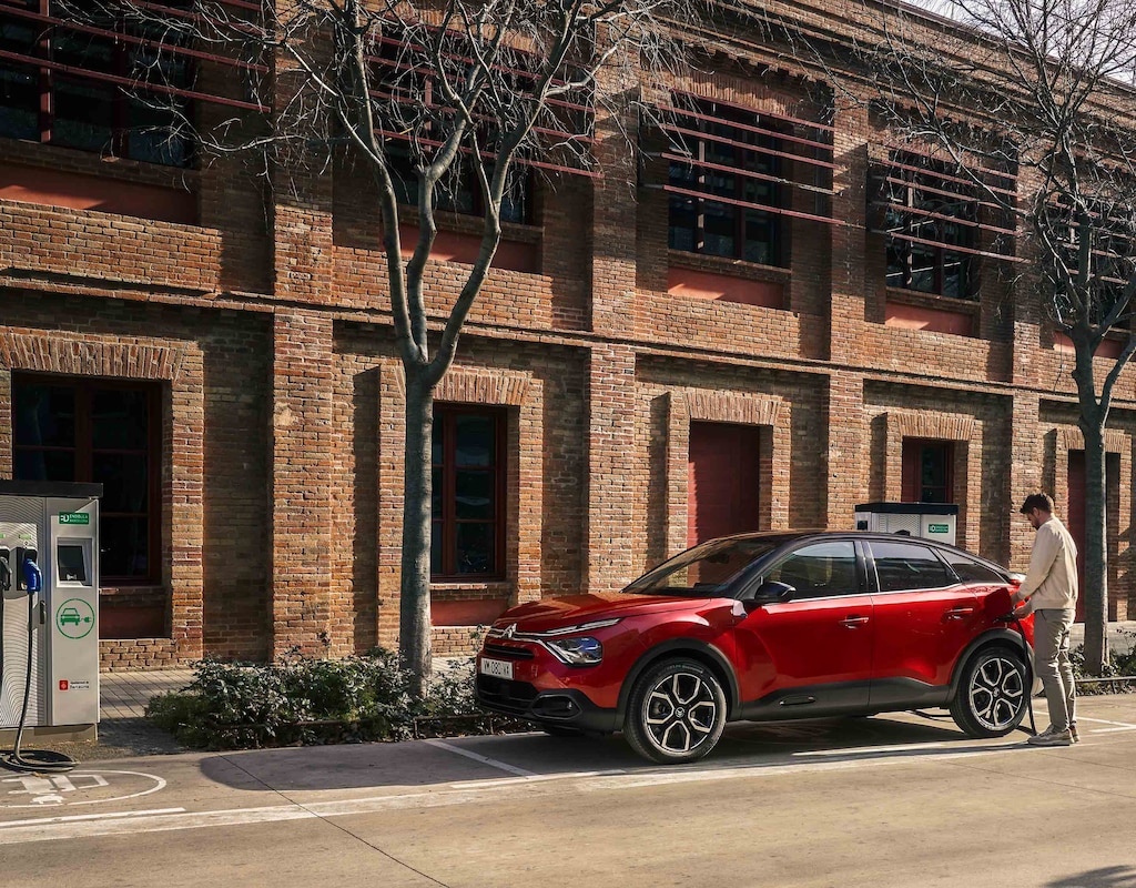 Citroën C4 and ë-C4 | The compact sedan reinvented